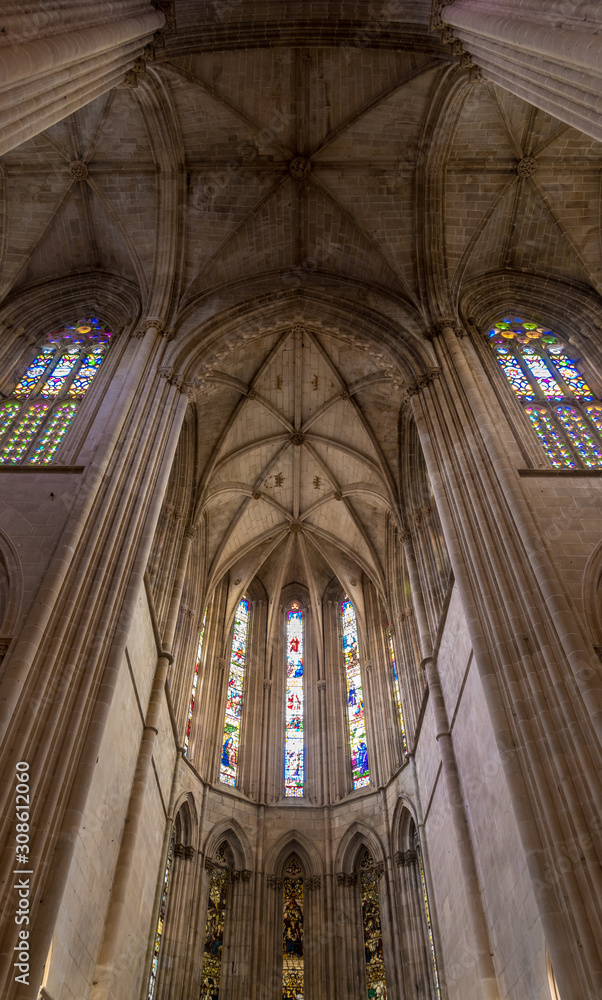 Majestic pointed arches, piers, triforium, clerestory, ribbed vaulting ...