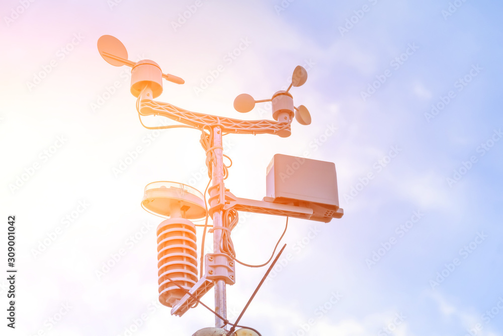 Weather station automatic measurement of weather parameters ...