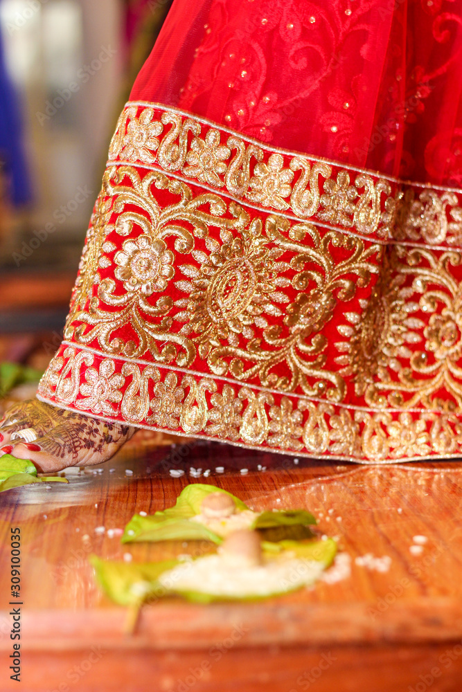 Indian wedding ceremony in Hinduism : green leaf and rice grain ...
