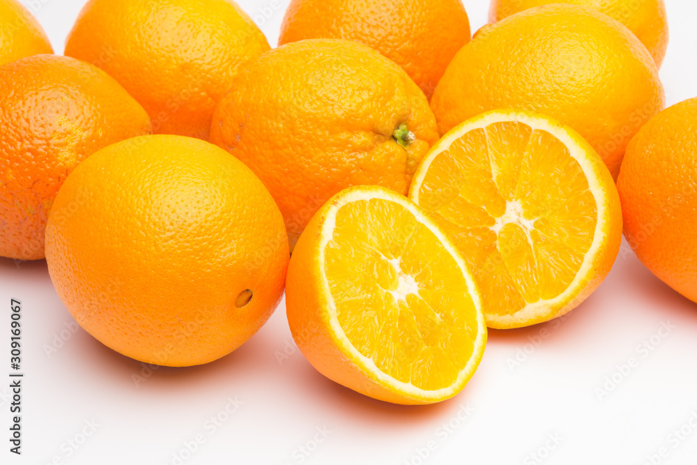 Foto de Naranjas con la piel de color naranja, naranjas maduras, druta ...