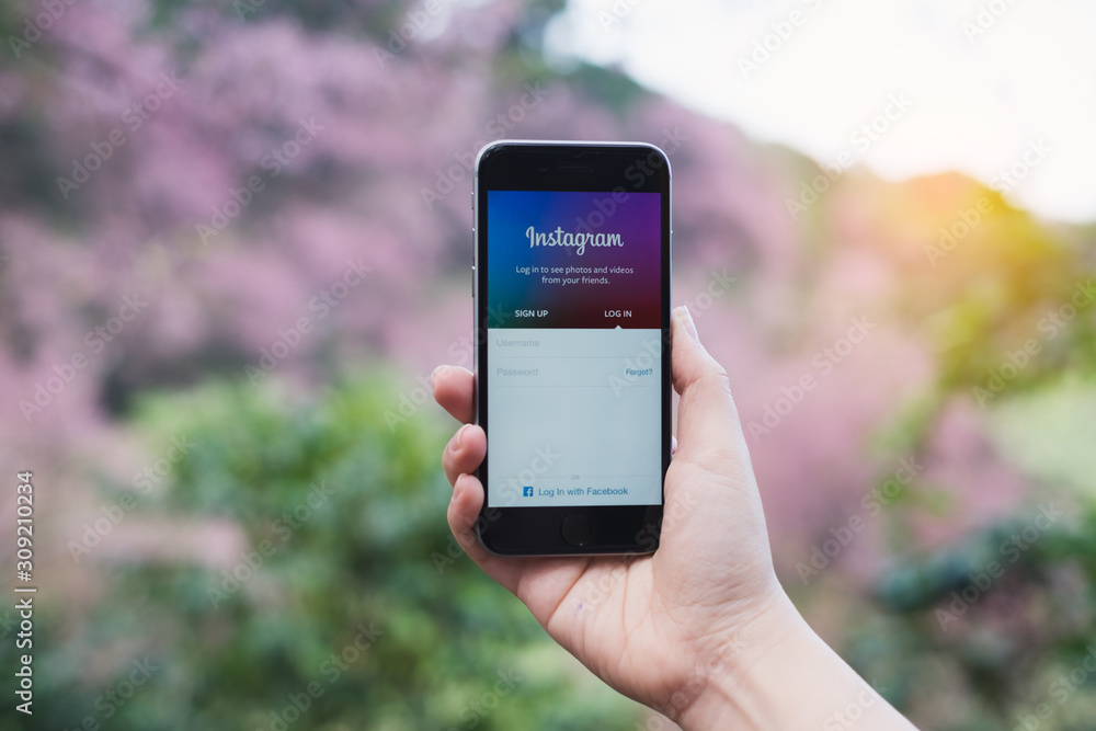CHIANG MAI, THAILAND - FEB 14, 2018: A woman hand holding iphone with ...