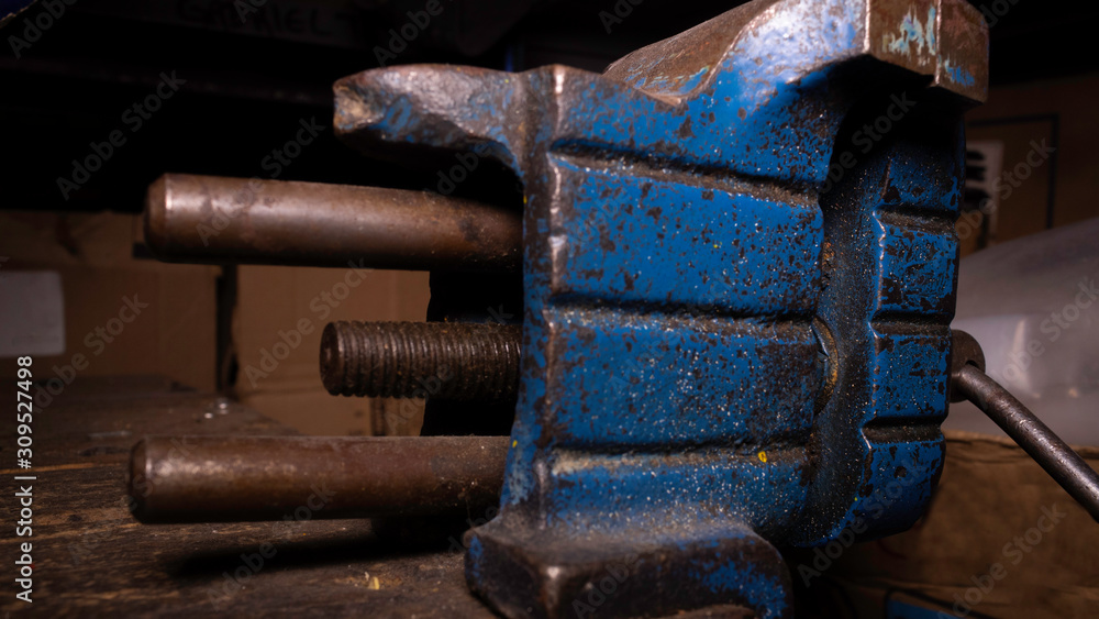 The bench screw is a tool that serves to give an effective hold to the ...