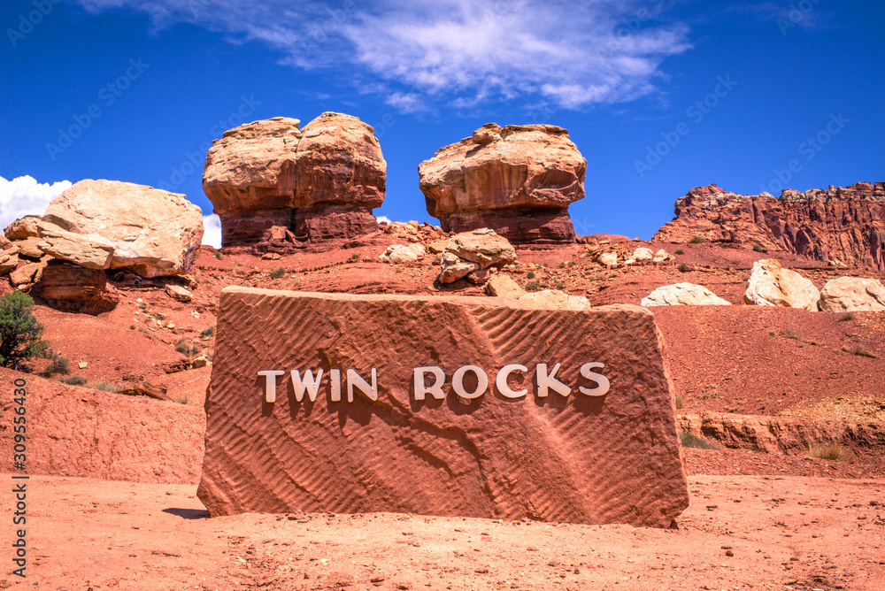 Foto de Panoramic landscape of Capitol Reef National Park in Utah ...
