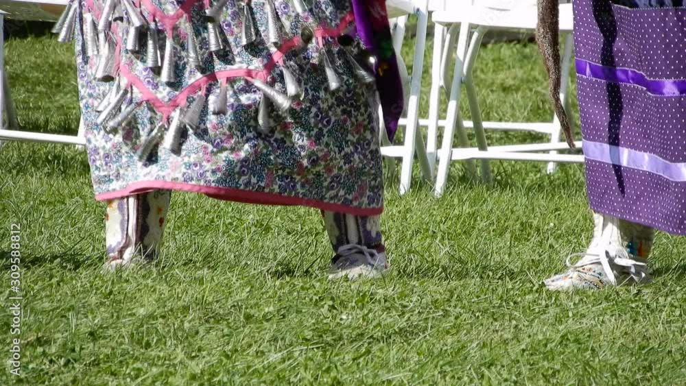 Females Dancing Native American Indian First Nations Purple White ...