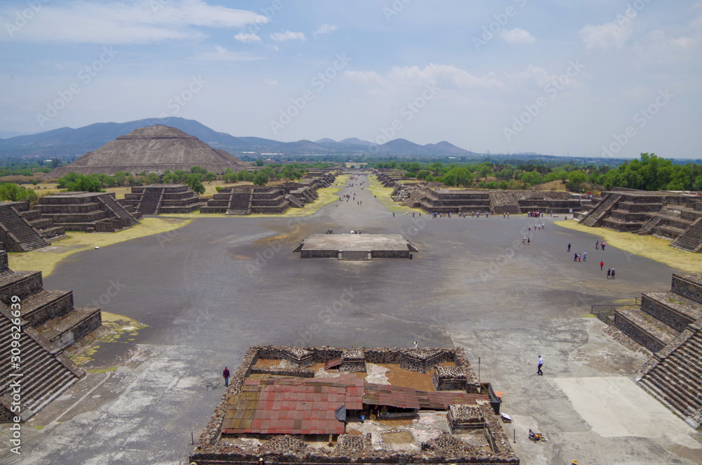 Stockfoto Popular tourist landmark destination ancient Aztec city ruins ...