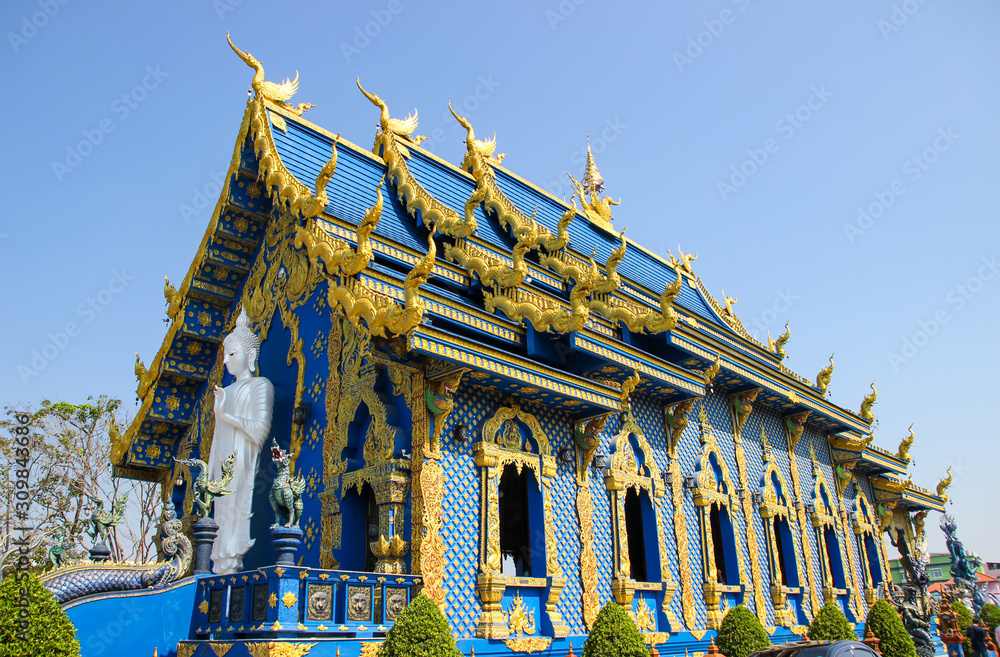 Chiang Rai Wat Rong Seur Ten (Blue Temple) is a modern Buddhist temple ...