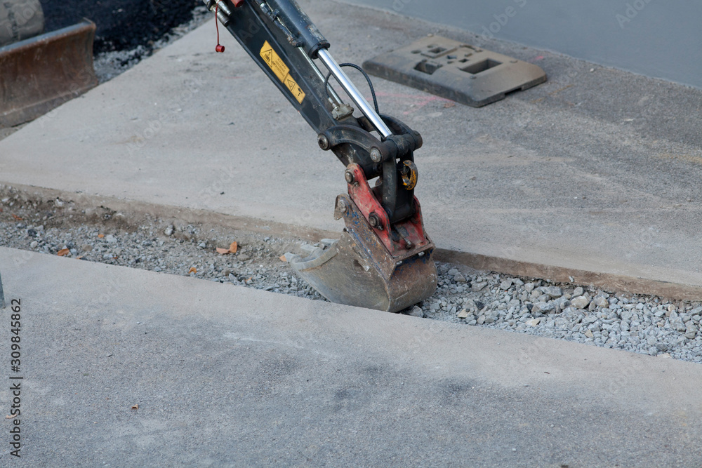 Straßen Bau mit Bagger. Straße mit neuem Asphalt Stock Photo | Adobe Stock