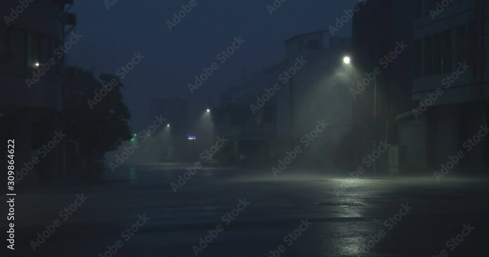 Vidéo Stock Strong Hurricane Winds And Heavy Rain Hit City At Night ...
