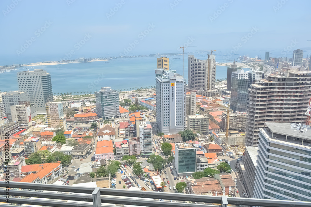 Foto de Aerial view of downtown Luanda, bay and Port of Luanda ...