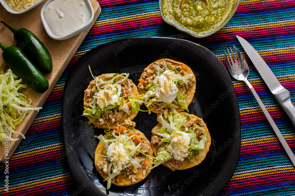 Comida típica sopes de picadillo tipico mediano acercamiento Stock ...