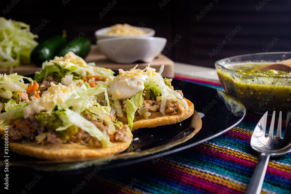 Comida típica sopes de picadillo tipico mediano acercamiento Stock ...