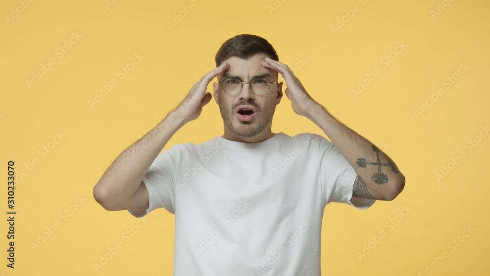 Shocked caucasian, hipster guy in white t-shirt, tattooed, trying ...