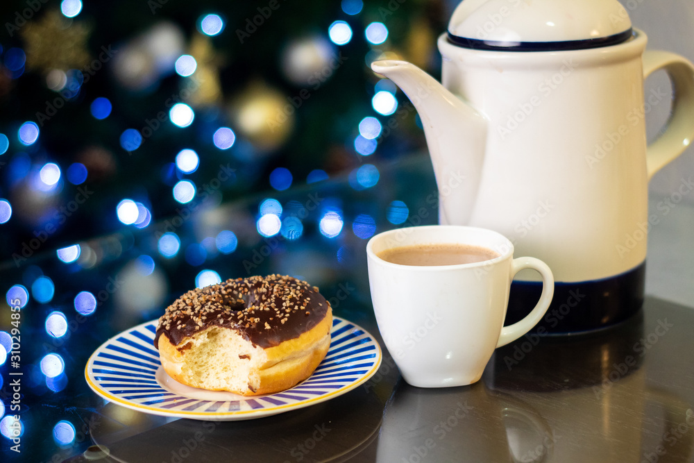 pan dulce Dona de chocolate con chocolate caliente típico mexicano ...