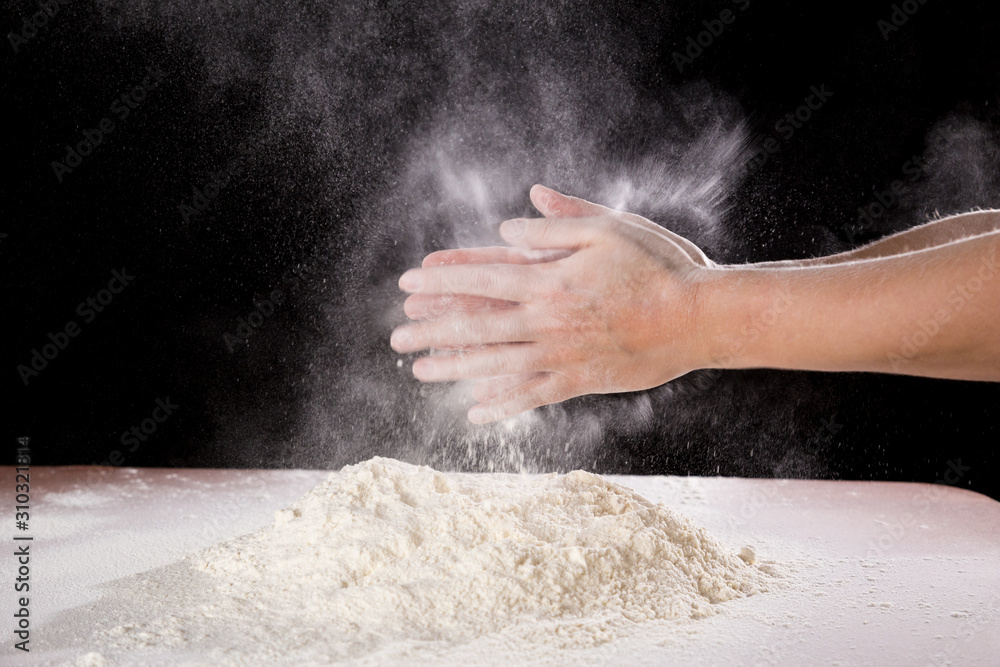 chef's hand clapping with powder flour when kneading the dough Stock ...