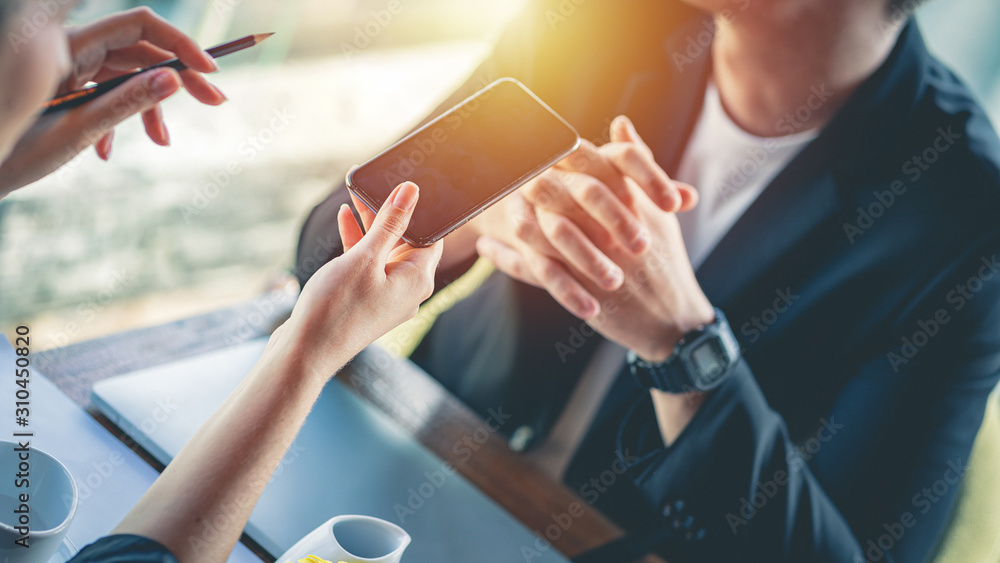Journalist use a smartphone to recording conversation during an ...