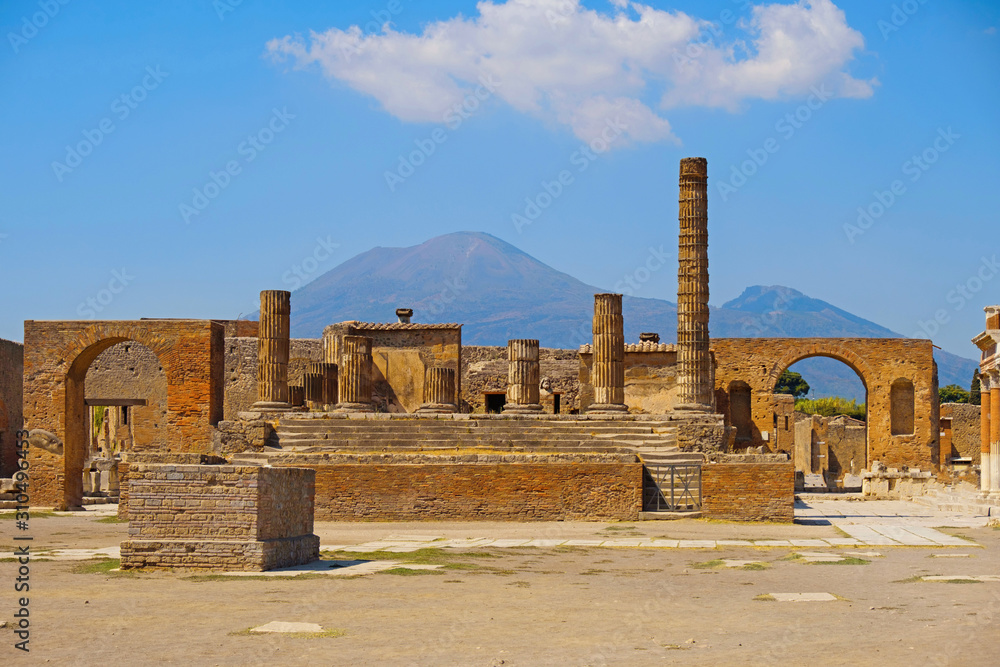 Ancient city Pompeii with arches, forum, columns, houses and streets ...