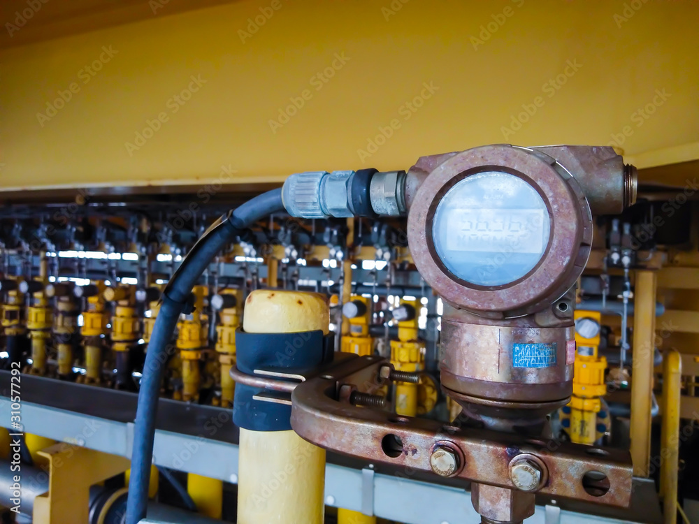 Digital pressure gauge of oil and gas in process controller ...
