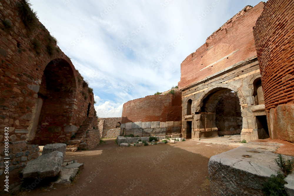 Part of İznik's Roman-Byzantine fortifications, the eastern Lefke Gate ...