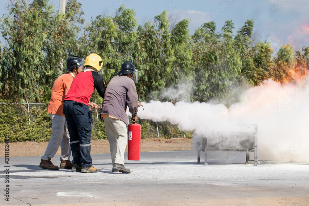 Foto de Firefighter training,Instructor training how to use a fire ...