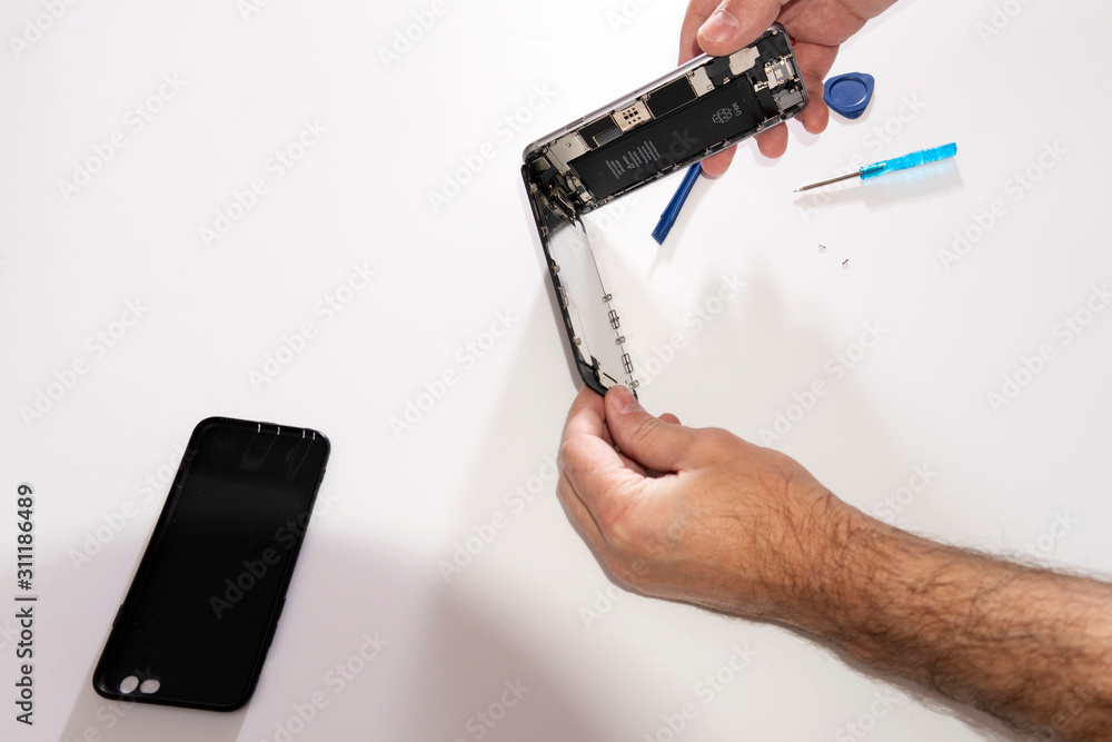 Remot phone, glass matrix compartment. Dismantling glass from a mobile ...