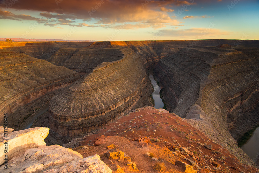 Goosenecks State Park, Utah, USA. Goosenecks famous deep meanders of ...
