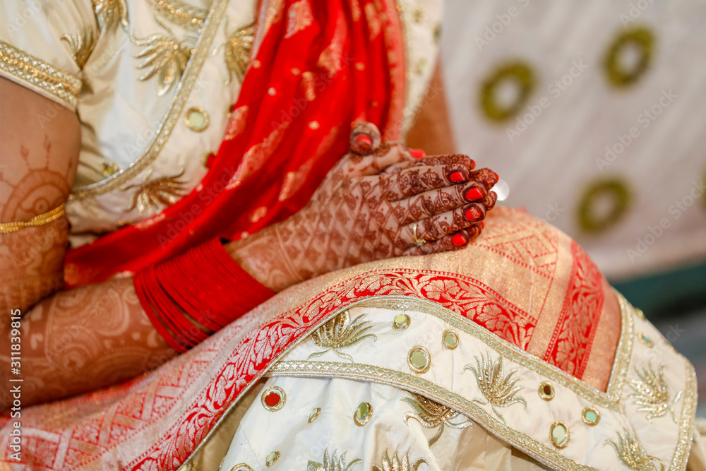 indian bridal hand with mehandi design Stock Photo | Adobe Stock