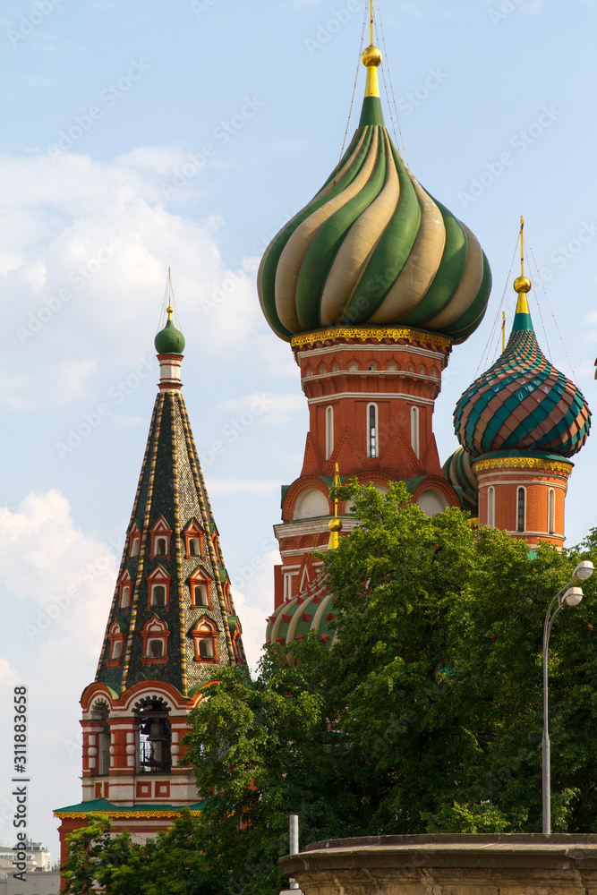 Catedral de San Basilio en la Plaza Roja de la ciudad de Moscu, en el ...