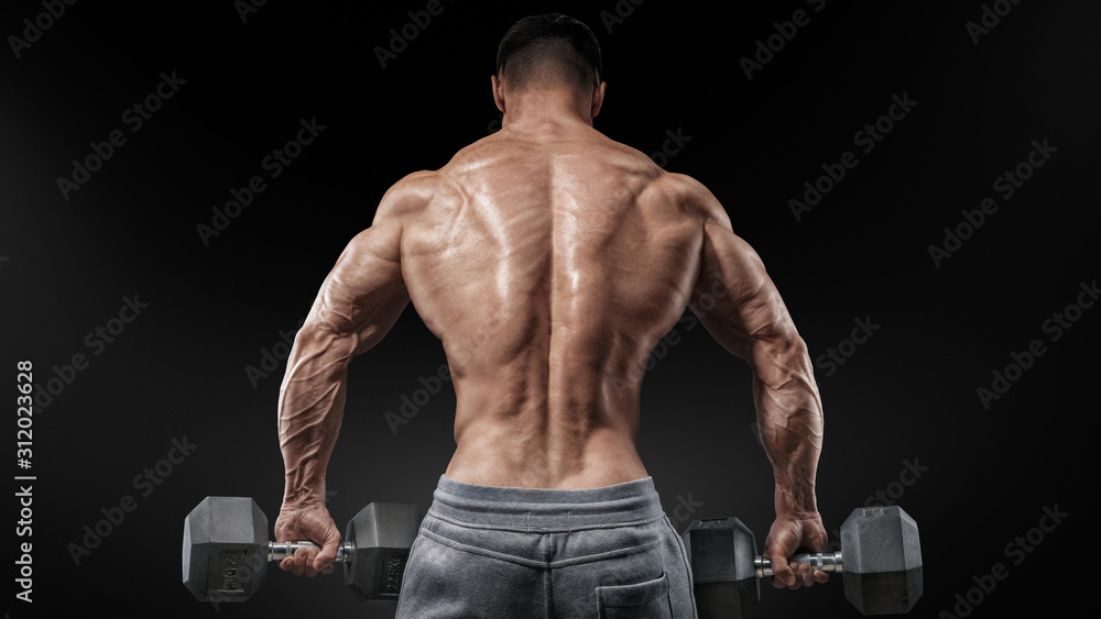 Model Muscular Back