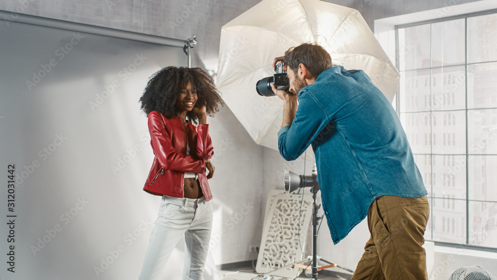 Behind the Scenes on Photo Shoot: Beautiful Black Model Posing for a ... Behind the Scenes on Photo Shoot: Beautiful Black Model Posing for a ...