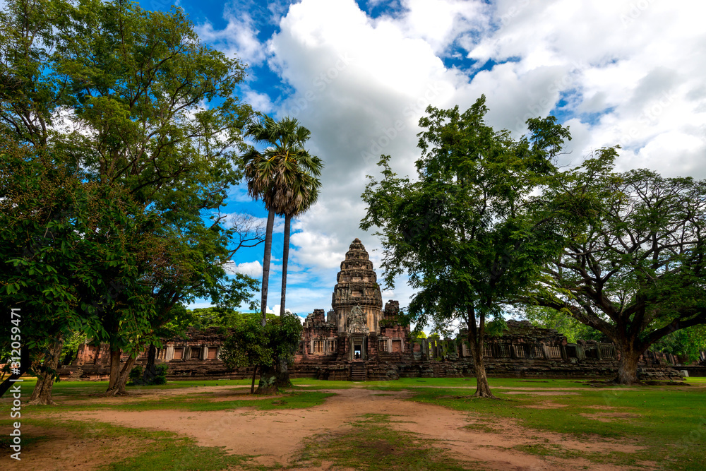 Perfect view of Prasat Hin Pimai (Pimai Historical Park) The ancient ...
