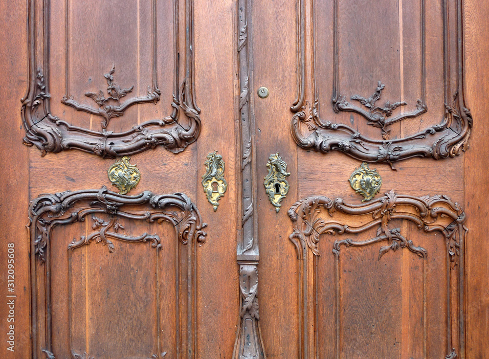 porte à double battants Stock Photo | Adobe Stock