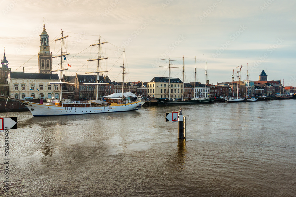 Foto de City view and skyline with beautiful medieval houses and ships ...
