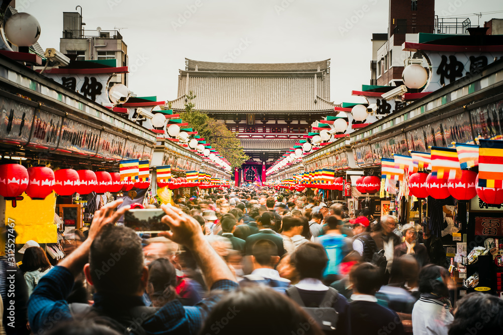 Nakamise shopping street in Asakusa connect to Senso-ji Temple in ...
