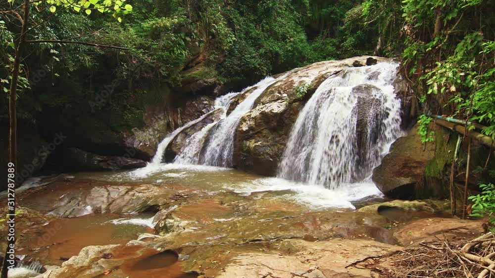 Vidéo Stock Mae Sa waterfall near the Chiang Mai city in Thailand ...