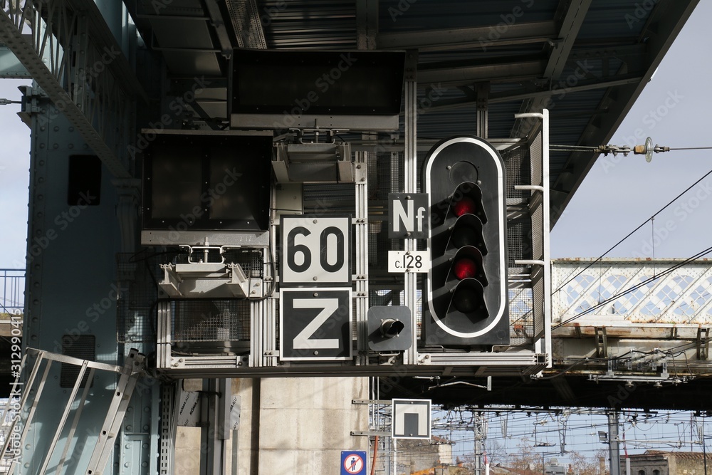 Train chemin de fer signalisation ferroviaire en France Stock Photo ...