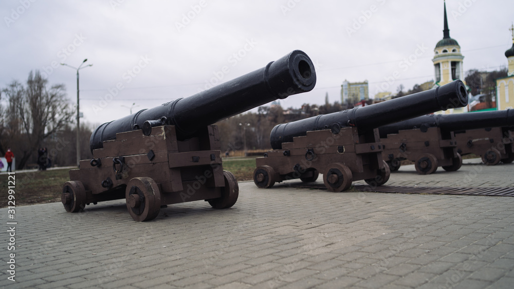 Foto de Medieval guns. Medieval artillery. The ancient cannon guns do ...