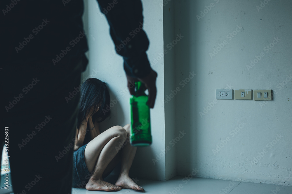 Foto de drunk husband hit attacking scared wife in house.help victim of ...