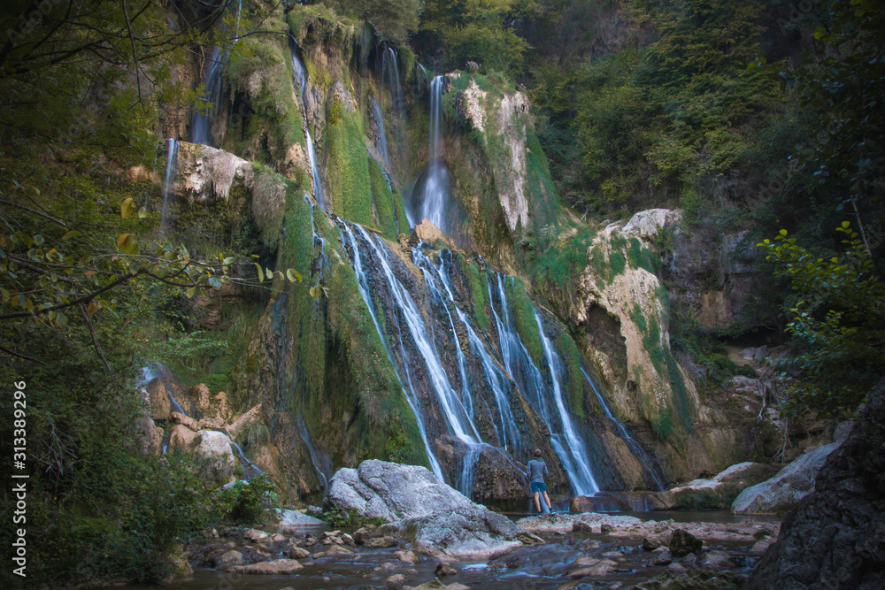 CASCADE DE GLANDIEU À BRÉGNIER-CORDON Cette magnifique cascade, de plus ...