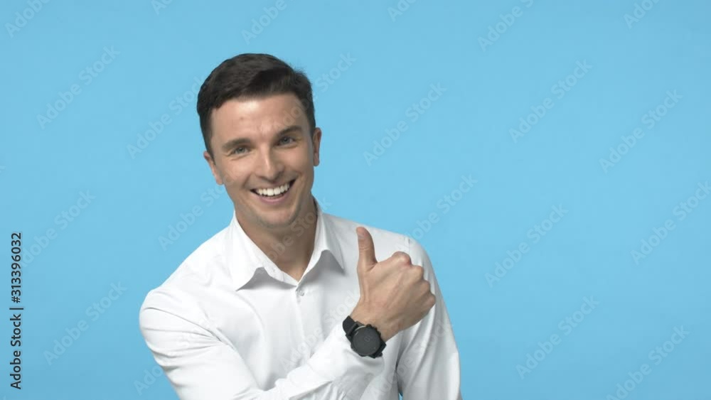 Slow-motion good-looking adult man, endorse teamwork, smiling happy ...