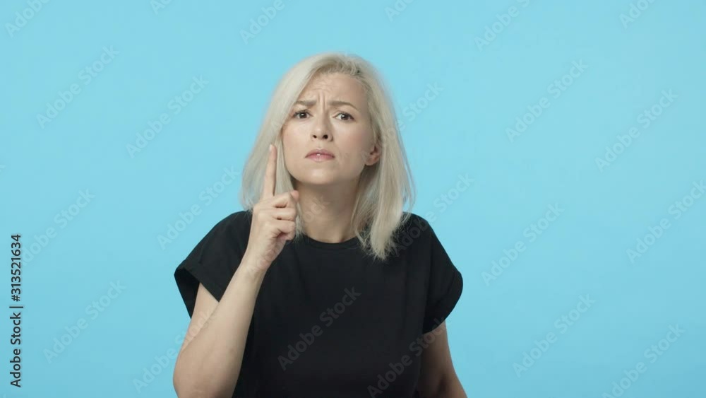 Vidéo Stock Slow-motion bossy and displeased blond woman shushing you ...