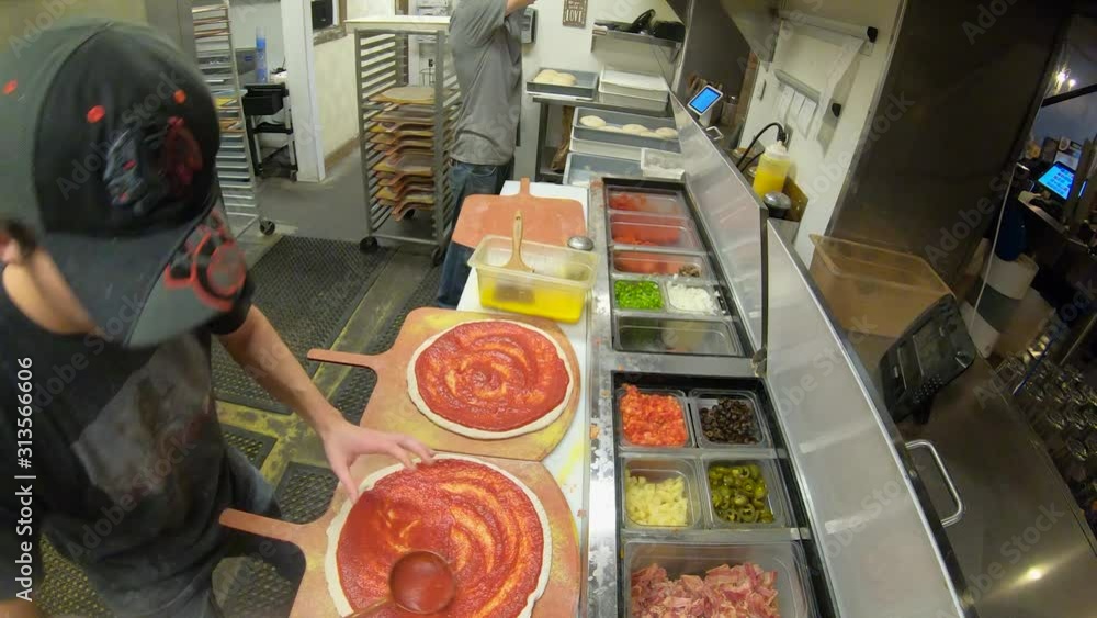 Vidéo Stock Time Lapse of kitchen staff making pizzas the kitchen in a ...