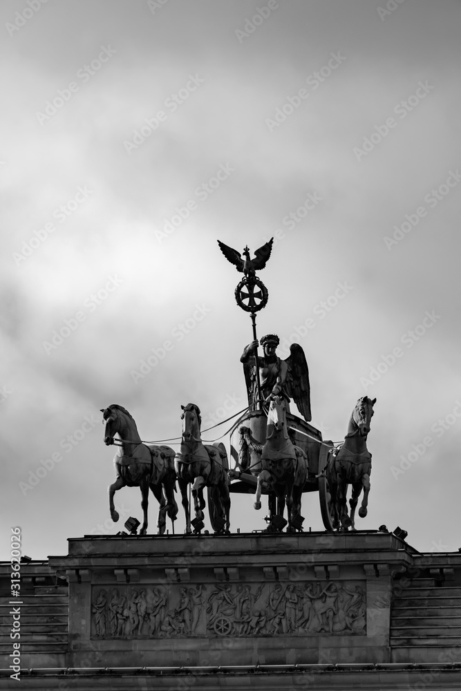 Berlin Brandenburger Tor Quadriga Pferde Victioria Streitwagen ...