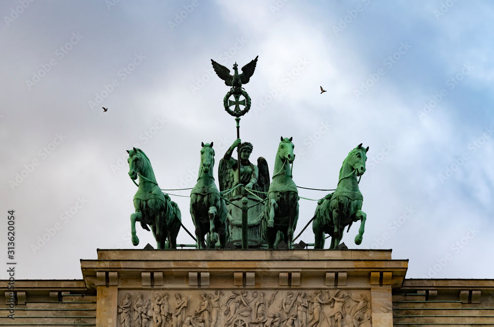 Berlin Brandenburger Tor Quadriga Pferde Victioria Streitwagen ...