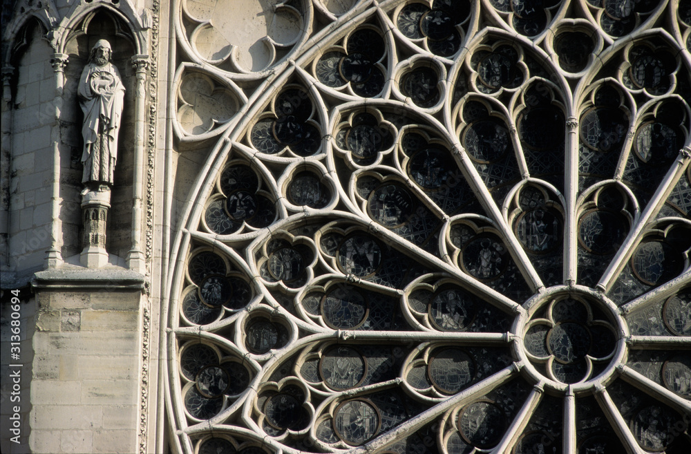 France. Paris. Rosace de la cathédrale Notre Dame de Paris. Rose window ...
