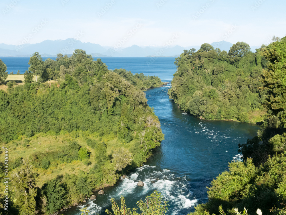 Birth of the Rio Bueno, leaving Lake Ranco. In the region of Los Ríos ...