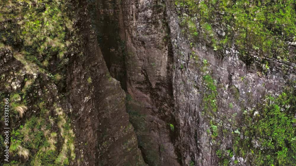 Vidéo Stock Impressive 4K aerial shooting from inside the hard-to-reach ...