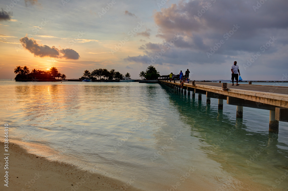 Photo & Art Print Footbridge of Paradise Island (Lankanfinolhu) at ...