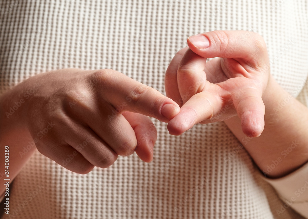 Numbers 2 in sign language. gesture number 2. hand gesture pay ...