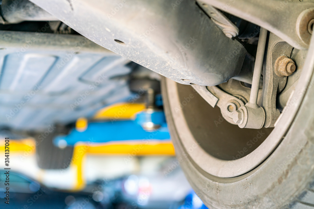 Foto de Car bottom view rear or back arm suspension and etc system of ...