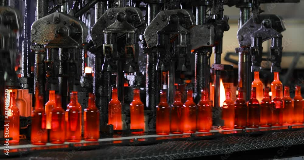 Vídeo do Stock: Automated conveyor mashinery line for production of ...